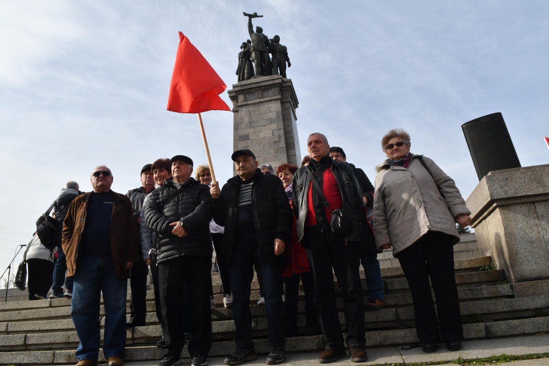 Протест в София срещу премахването на Паметника на Съветската армия