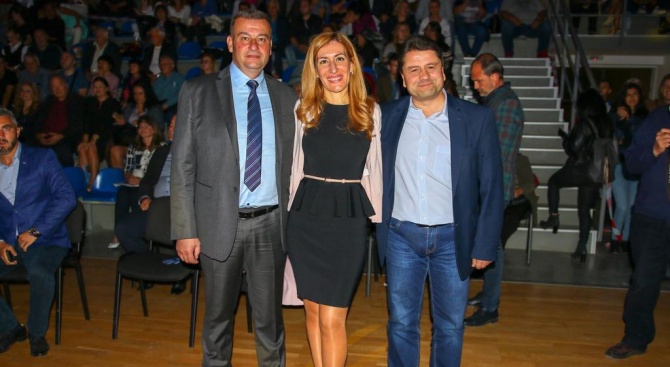 Николина Ангелкова Кандидатът на ГЕРБ за кмет на Сливница Васко