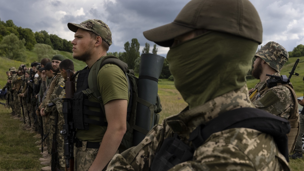 Лекари извадиха невзривила се граната от тялото на украински войник